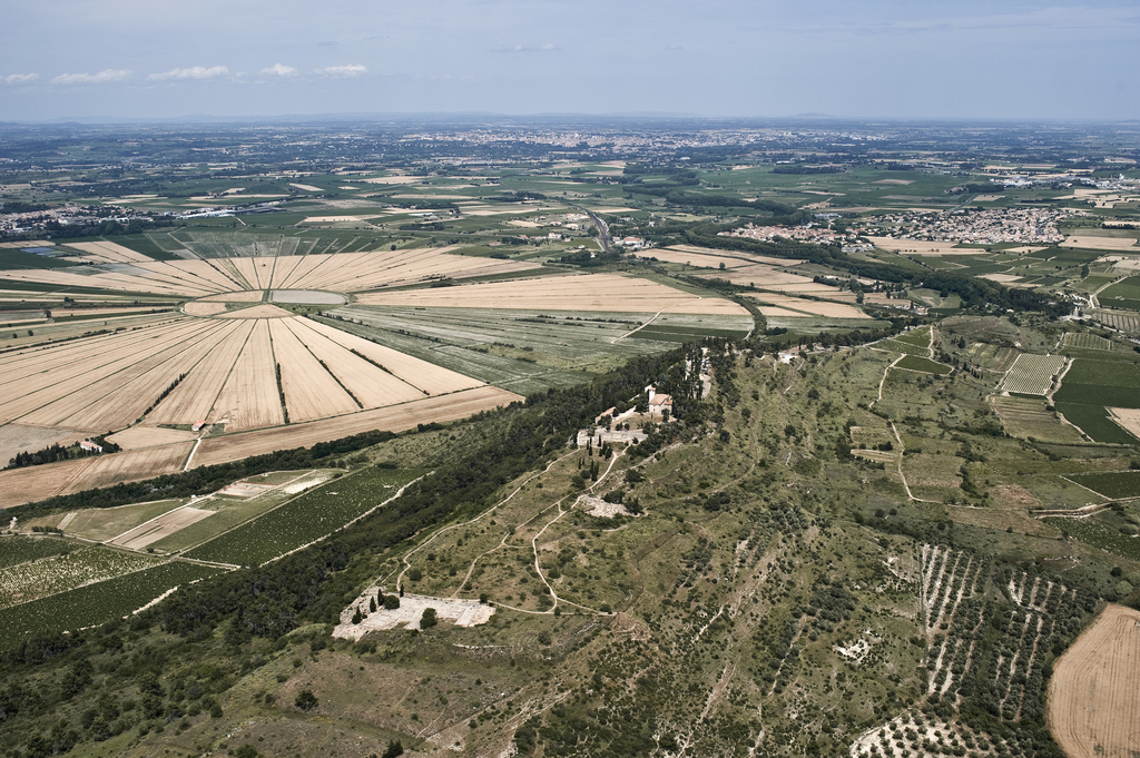 Aerial view of the oppidum of Ensérune (Nissan-lez-Ensérune) - Art in VR