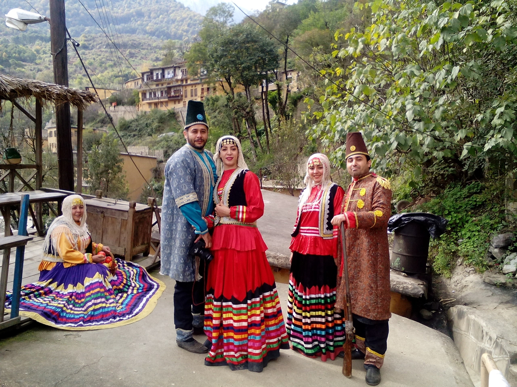 Masule - Tradicionalne narodne nošnje Gilana u selu Masule - Art in VR