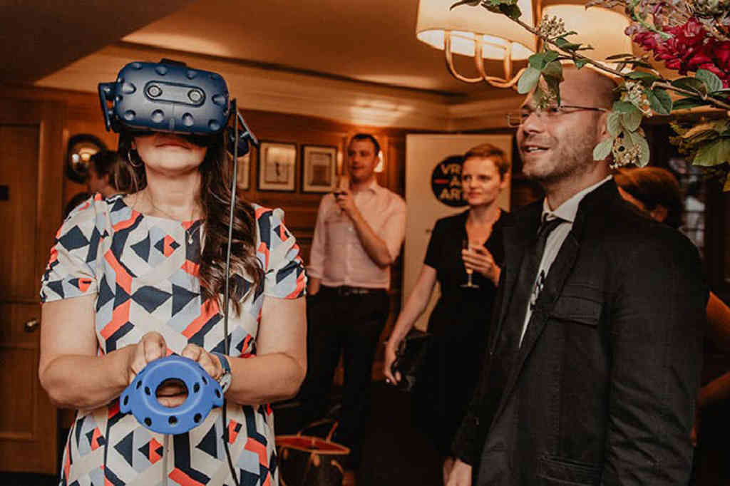 Apollo art magazine party | VR-All-Art